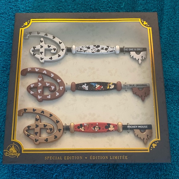 Disney | Other | Disney Store Mickey Mouse Three Key Collection Set Nwt ...